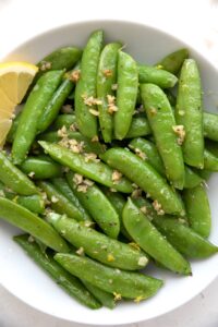 Sugar Snap Peas with Garlic and Lemon - easy fresh side dish!